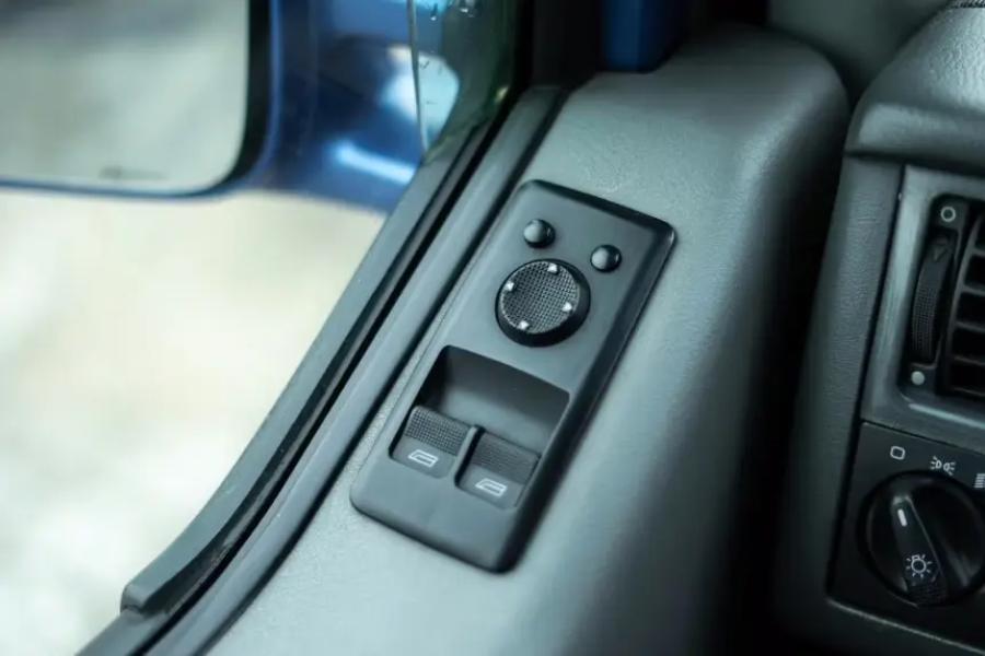 Zils Volkswagen T4 2001 Liepāja, ar dzinēja tilpumu 2.50 L un nobraukumu 331 tūkst. km par 6500 €, foto 26 vietnē AUTOMOTO.COM.LV