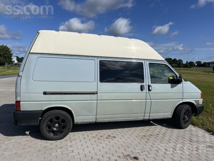 Blue Volkswagen T4 2002 in Riga, with an engine capacity of 2.50 L and mileage of 670 thousand km for 3100 €, photo 5 on AUTOMOTO.COM.LV