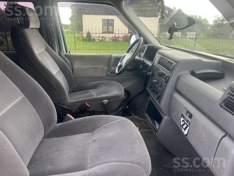 Blue Volkswagen T4 2002 in Riga, with an engine capacity of 2.50 L and mileage of 670 thousand km for 3100 €, photo 6 on AUTOMOTO.COM.LV