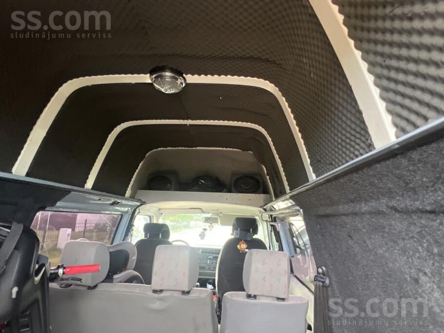 Blue Volkswagen T4 2002 in Riga, with an engine capacity of 2.50 L and mileage of 670 thousand km for 3100 €, photo 8 on AUTOMOTO.COM.LV