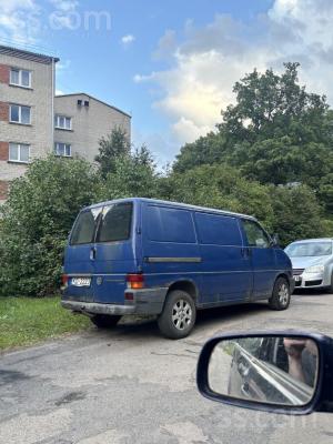 Zils Volkswagen T4 2003 Rīga, ar dzinēja tilpumu 2.50 L un nobraukumu 450 tūkst. km par 1250 €, foto  vietnē AUTOMOTO.COM.LV
