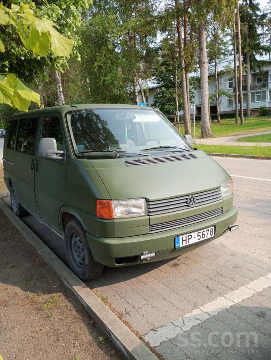 Green Volkswagen T4 1993 in Riga, with an engine capacity of 2.40 L and mileage of 565 thousand km for 2000 €, photo 1 on AUTOMOTO.COM.LV