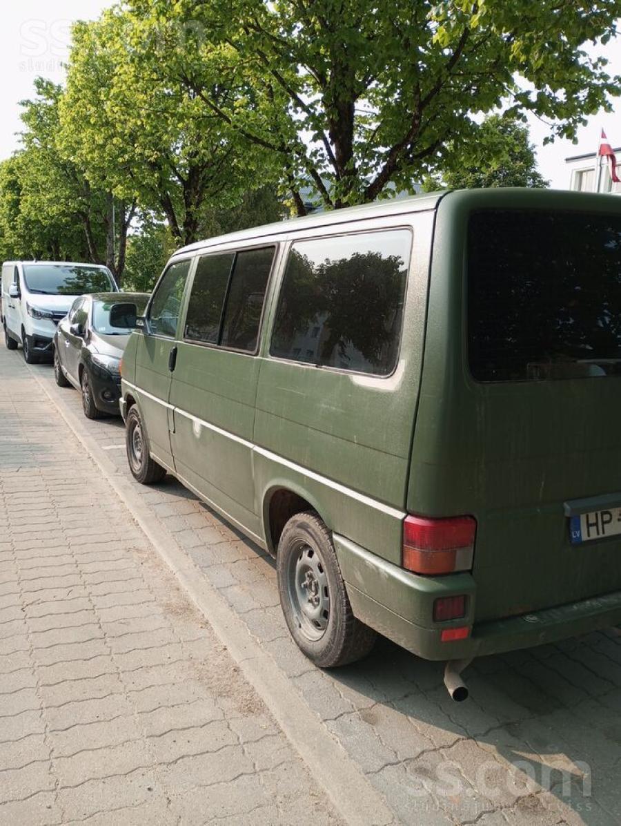 Green Volkswagen T4 1993 in Riga, with an engine capacity of 2.40 L and mileage of 565 thousand km for 2000 €, photo 2 on AUTOMOTO.COM.LV