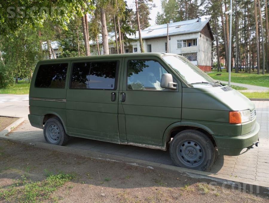 Green Volkswagen T4 1993 in Riga, with an engine capacity of 2.40 L and mileage of 565 thousand km for 2000 €, photo 4 on AUTOMOTO.COM.LV