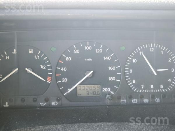 Green Volkswagen T4 1997 in Riga, with an engine capacity of 2.40 L and mileage of 334 thousand km for 2900 €, photo 8 on AUTOMOTO.COM.LV