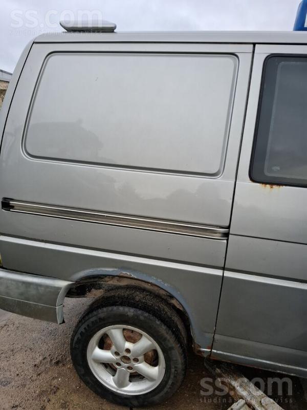 Pelēks Volkswagen T4 1994 Saldus, ar dzinēja tilpumu 2.40 L un nobraukumu 500 tūkst. km par 850 €, foto 5 vietnē AUTOMOTO.COM.LV