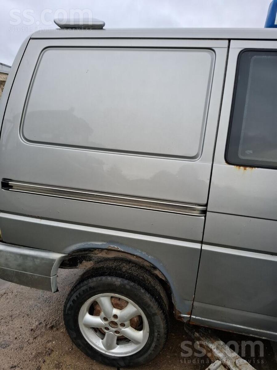 Pelēks Volkswagen T4 1994 Saldus, ar dzinēja tilpumu 2.40 L un nobraukumu 500 tūkst. km par 850 €, foto 5 vietnē AUTOMOTO.COM.LV