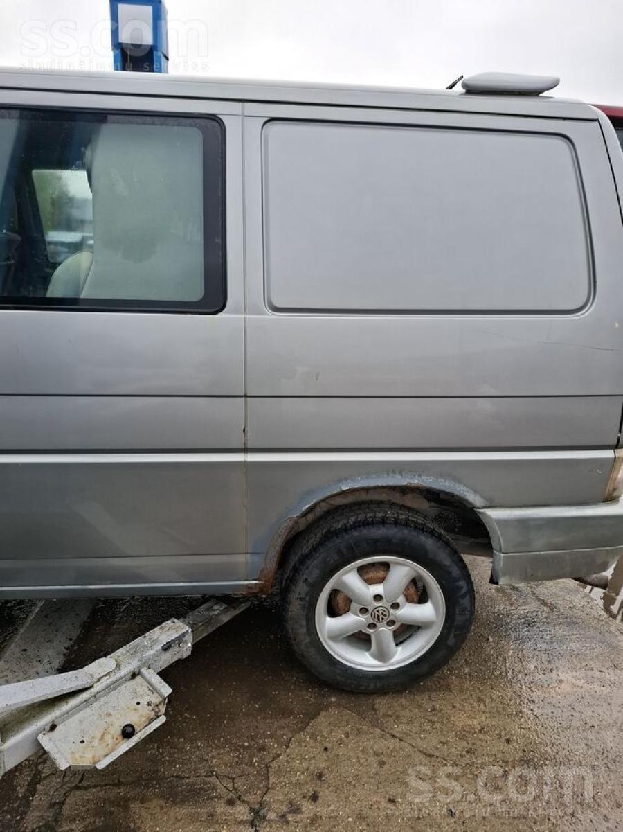 Pelēks Volkswagen T4 1994 Saldus, ar dzinēja tilpumu 2.40 L un nobraukumu 500 tūkst. km par 850 €, foto 6 vietnē AUTOMOTO.COM.LV