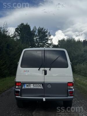 Pelēks Volkswagen T4 2002 Ogre, ar dzinēja tilpumu 2.40 L un nobraukumu 388 tūkst. km par 5000 €, foto 6 vietnē AUTOMOTO.COM.LV