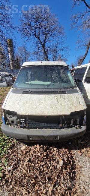 Volkswagen T4 1991 Rīga, ar dzinēja tilpumu 2.40 L un nobraukumu 288 tūkst. km par 2950 €, foto 4 vietnē AUTOMOTO.COM.LV