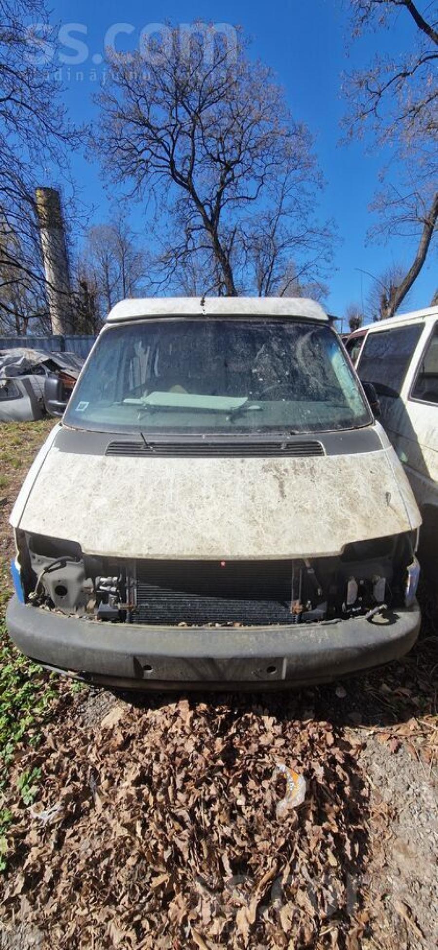 Volkswagen T4 1991 Rīga, ar dzinēja tilpumu 2.40 L un nobraukumu 288 tūkst. km par 2950 €, foto 4 vietnē AUTOMOTO.COM.LV