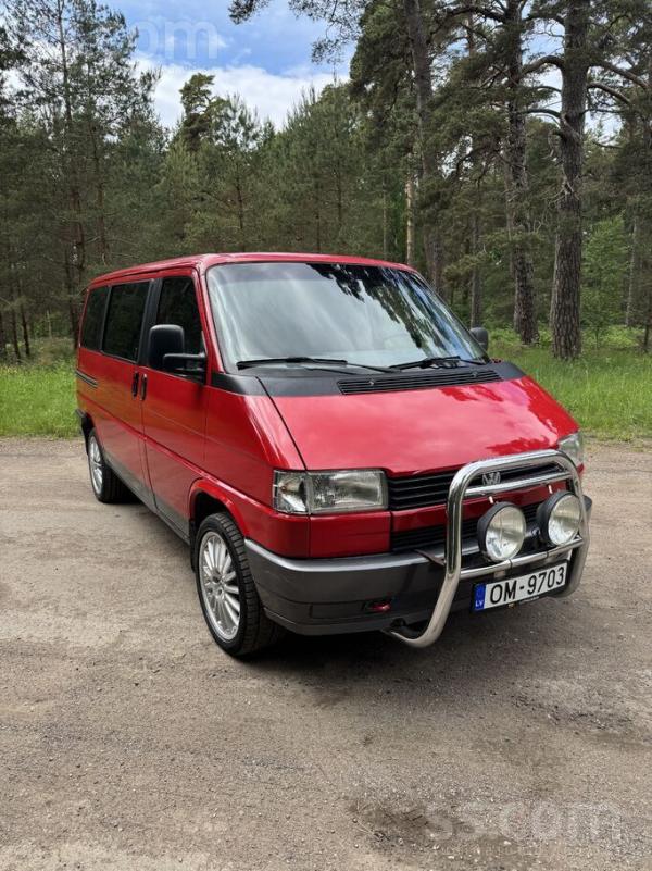 Sarkans Volkswagen T4 1993 Liepāja, ar dzinēja tilpumu 1.90 L un nobraukumu 421 tūkst. km par 3500 €, foto 1 vietnē AUTOMOTO.COM.LV