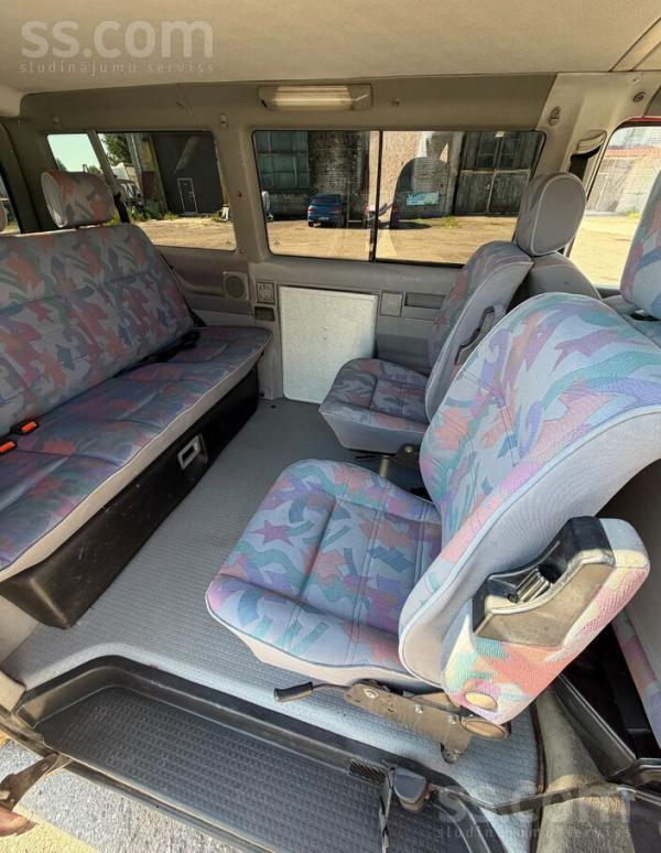 Sarkans Volkswagen T4 1993 Liepāja, ar dzinēja tilpumu 1.90 L un nobraukumu 421 tūkst. km par 3500 €, foto 9 vietnē AUTOMOTO.COM.LV