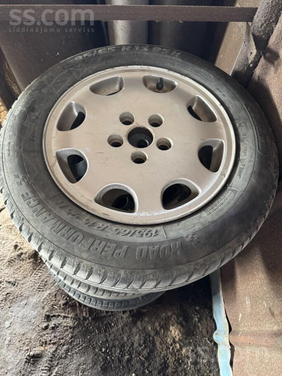 Sarkans Volkswagen T4 1993 Liepāja, ar dzinēja tilpumu 1.90 L un nobraukumu 421 tūkst. km par 3500 €, foto 12 vietnē AUTOMOTO.COM.LV