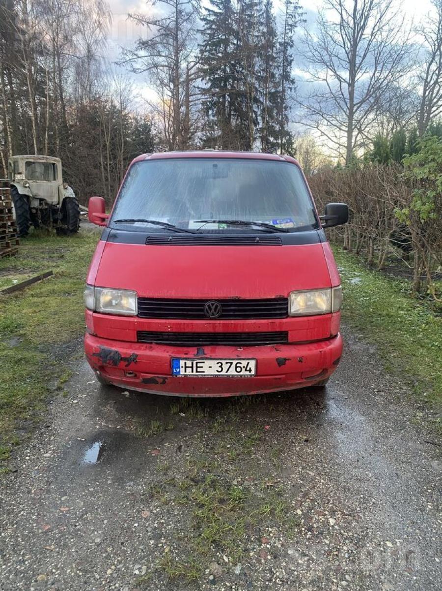 Red Volkswagen T4 1995 in Ventspils, with an engine capacity of 2.40 L and mileage of 472 thousand km for 800 €, photo 1 on AUTOMOTO.COM.LV