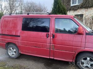 Red Volkswagen T4 1995 in Ventspils, with an engine capacity of 2.40 L and mileage of 472 thousand km for 800 €, photo 4 on AUTOMOTO.COM.LV