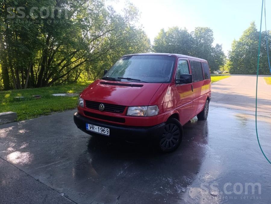 Красный Фольксваген Т4 1996 в Бауска, объемом двигателя 2.50 л и пробегом 520 тыс. км за 3350 €, фото 1 на AUTOMOTO.COM.LV