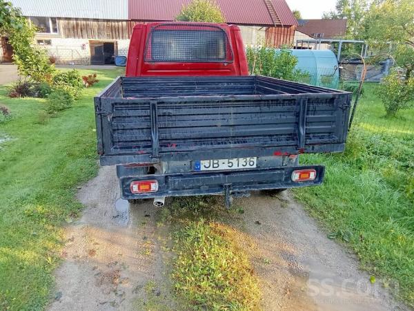 Sarkans Volkswagen T4 1997 Saldus, ar dzinēja tilpumu 1.90 L un nobraukumu 350 tūkst. km par 1800 €, foto 3 vietnē AUTOMOTO.COM.LV
