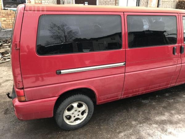 Red Volkswagen T4 1998 in Madona, with an engine capacity of 2.50 L and mileage of 530 thousand km for 2900 €, photo 6 on AUTOMOTO.COM.LV