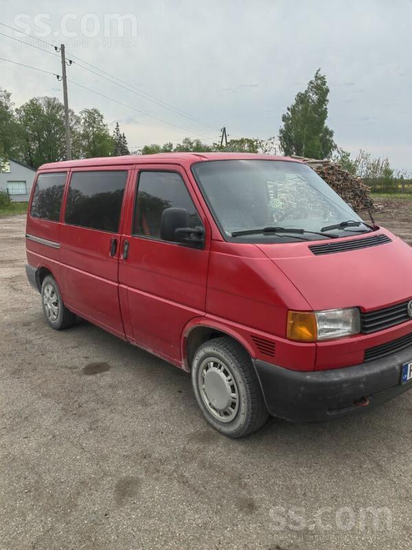 Sarkans Volkswagen T4 1998 Dobele, ar dzinēja tilpumu 2.50 L un nobraukumu 423 tūkst. km par 2700 €, foto 1 vietnē AUTOMOTO.COM.LV