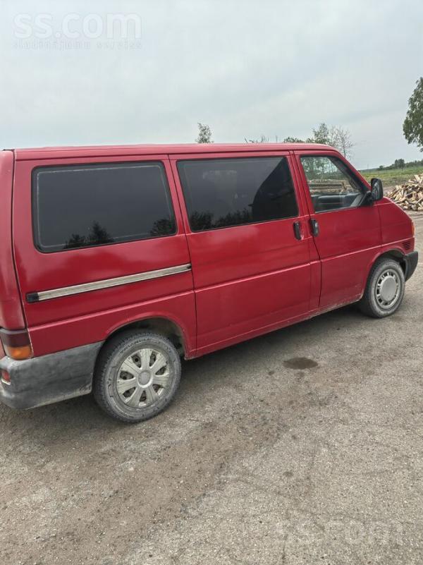 Sarkans Volkswagen T4 1998 Dobele, ar dzinēja tilpumu 2.50 L un nobraukumu 423 tūkst. km par 2700 €, foto 2 vietnē AUTOMOTO.COM.LV