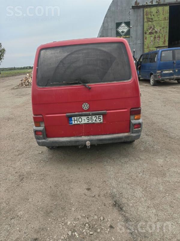 Sarkans Volkswagen T4 1998 Dobele, ar dzinēja tilpumu 2.50 L un nobraukumu 423 tūkst. km par 2700 €, foto 3 vietnē AUTOMOTO.COM.LV