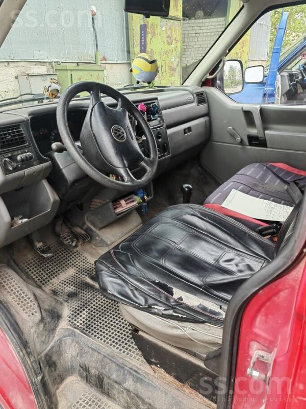 Sarkans Volkswagen T4 1998 Dobele, ar dzinēja tilpumu 2.50 L un nobraukumu 423 tūkst. km par 2700 €, foto 5 vietnē AUTOMOTO.COM.LV
