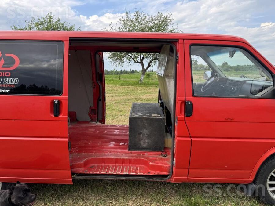 Red Volkswagen T4 2000 in Rezekne, with an engine capacity of 2.50 L and mileage of 346 thousand km for 3500 €, photo 10 on AUTOMOTO.COM.LV