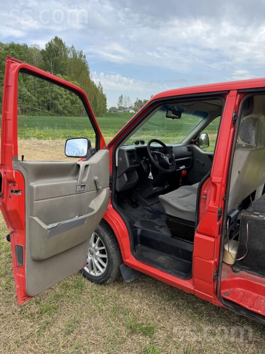 Red Volkswagen T4 2000 in Rezekne, with an engine capacity of 2.50 L and mileage of 346 thousand km for 3500 €, photo 13 on AUTOMOTO.COM.LV