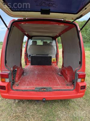 Red Volkswagen T4 2000 in Rezekne, with an engine capacity of 2.50 L and mileage of 346 thousand km for 3500 €, photo 15 on AUTOMOTO.COM.LV