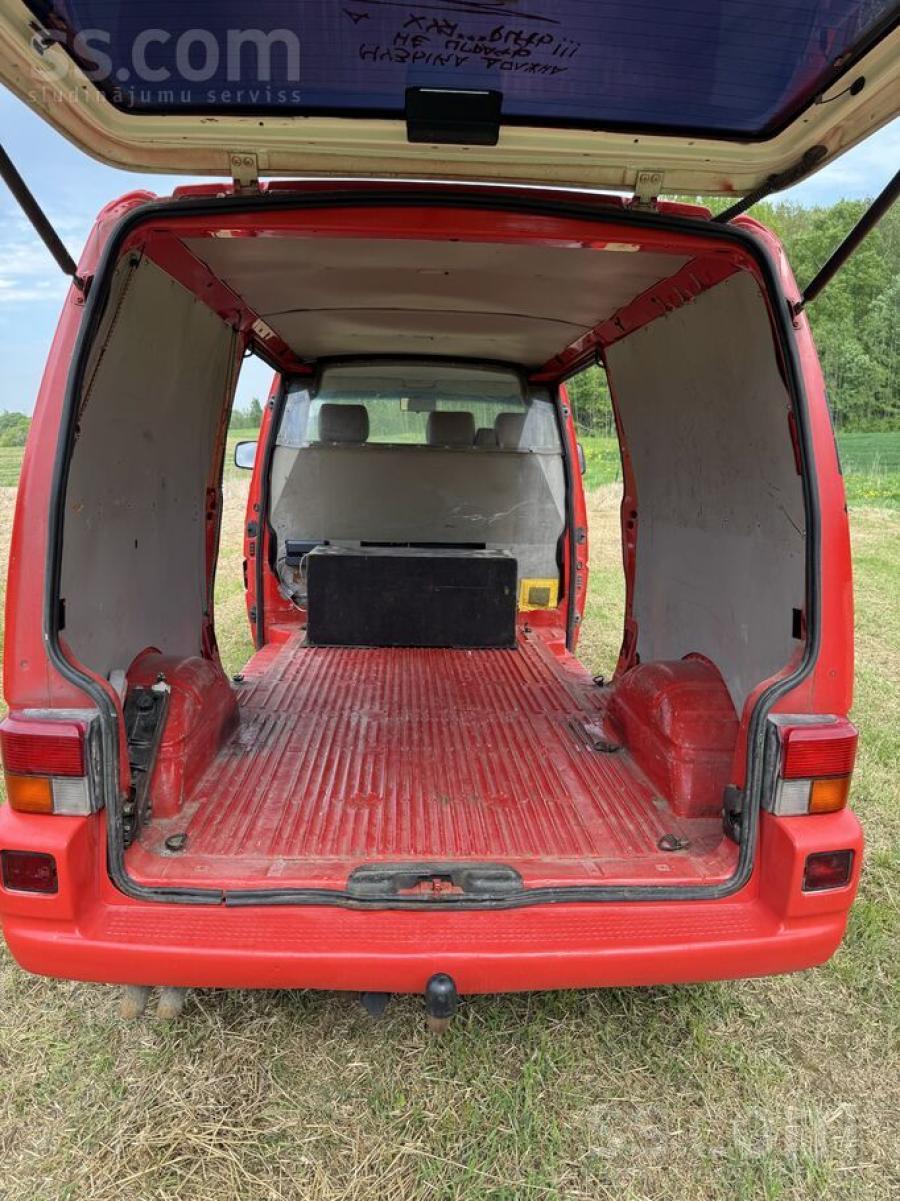Red Volkswagen T4 2000 in Rezekne, with an engine capacity of 2.50 L and mileage of 346 thousand km for 3500 €, photo 15 on AUTOMOTO.COM.LV