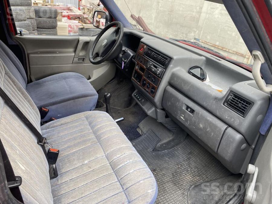 Sarkans Volkswagen T4 2000 Rīga, ar dzinēja tilpumu 2.50 L un nobraukumu 0 tūkst. km par 3500 €, foto 12 vietnē AUTOMOTO.COM.LV