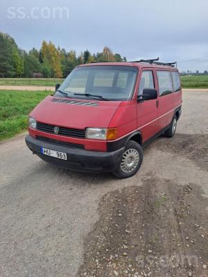Sarkans Volkswagen T4 2000 Rīga, ar dzinēja tilpumu 1.90 L un nobraukumu 304 tūkst. km par 2550 €, foto  vietnē AUTOMOTO.COM.LV
