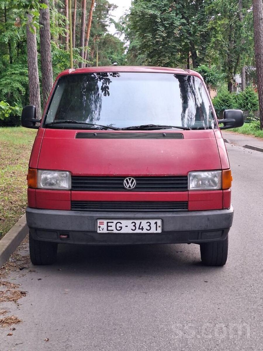 Red Volkswagen T4 1991 in Riga, with an engine capacity of 2.40 L and mileage of 469 thousand km for 1480 €, photo 1 on AUTOMOTO.COM.LV