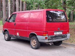 Red Volkswagen T4 1991 in Riga, with an engine capacity of 2.40 L and mileage of 469 thousand km for 1480 €, photo 4 on AUTOMOTO.COM.LV