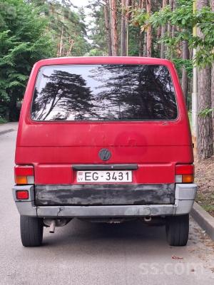 Red Volkswagen T4 1991 in Riga, with an engine capacity of 2.40 L and mileage of 469 thousand km for 1480 €, photo 7 on AUTOMOTO.COM.LV