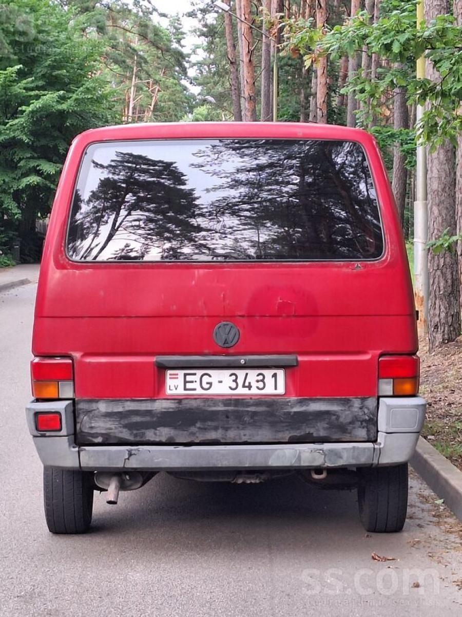 Red Volkswagen T4 1991 in Riga, with an engine capacity of 2.40 L and mileage of 469 thousand km for 1480 €, photo 7 on AUTOMOTO.COM.LV