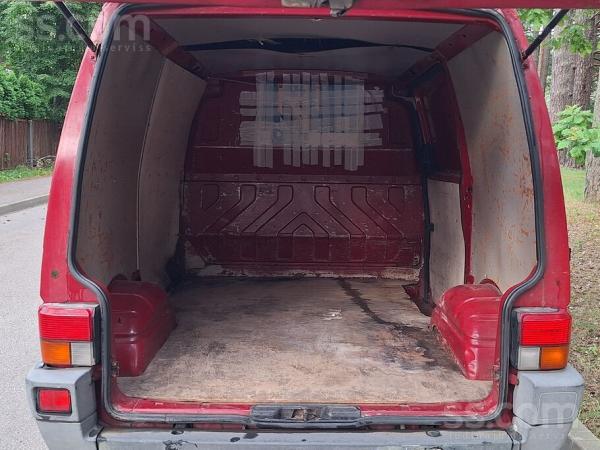 Sarkans Volkswagen T4 1991 Rīga, ar dzinēja tilpumu 2.40 L un nobraukumu 469 tūkst. km par 1480 €, foto 7 vietnē AUTOMOTO.COM.LV