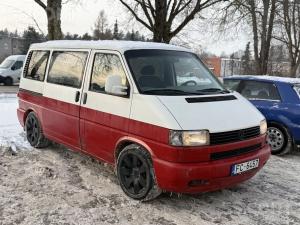 Sarkans Volkswagen T4 1994 Kuldīga, ar dzinēja tilpumu 1.90 L un nobraukumu 375 tūkst. km par 2550 €, foto  vietnē AUTOMOTO.COM.LV
