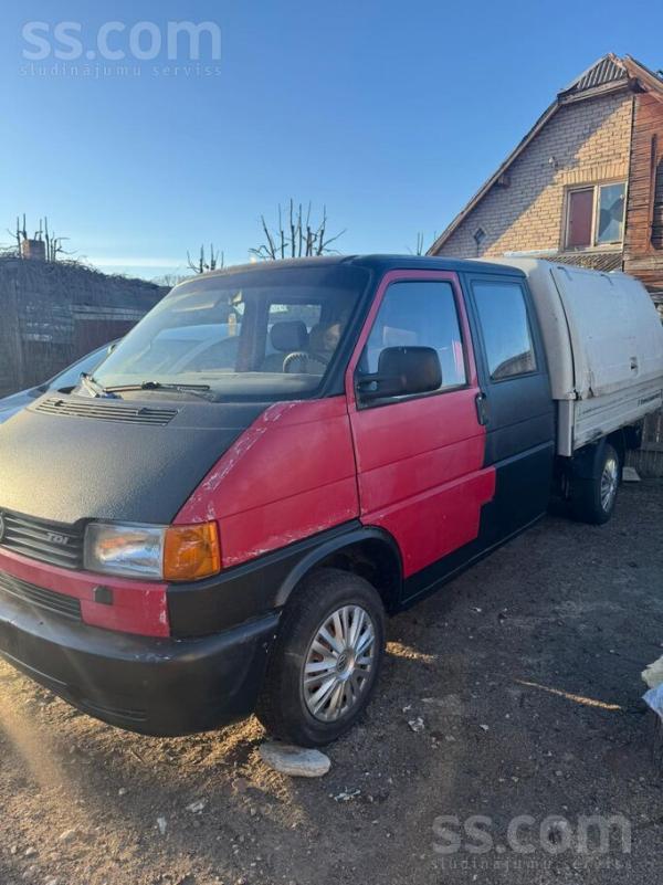 Sarkans Volkswagen T4 2001 Ventspils, ar dzinēja tilpumu 2.50 L un nobraukumu 375 tūkst. km par 1100 €, foto 1 vietnē AUTOMOTO.COM.LV