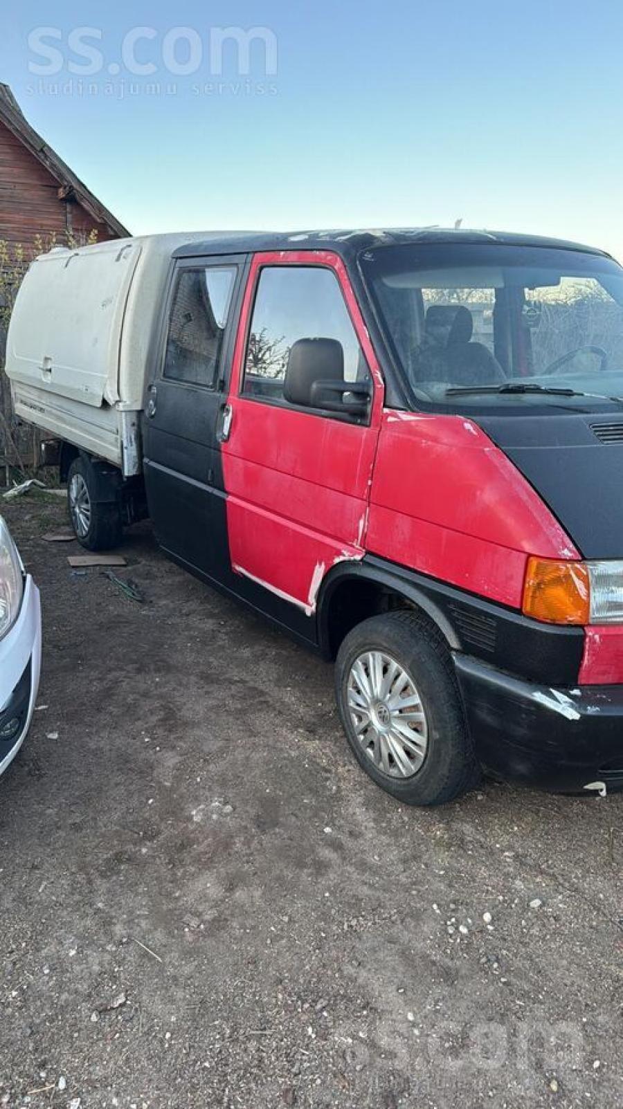 Red Volkswagen T4 2001 in Ventspils, with an engine capacity of 2.50 L and mileage of 375 thousand km for 1100 €, photo 3 on AUTOMOTO.COM.LV