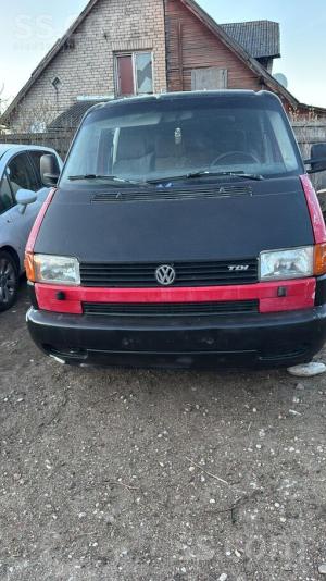 Red Volkswagen T4 2001 in Ventspils, with an engine capacity of 2.50 L and mileage of 375 thousand km for 1100 €, photo 4 on AUTOMOTO.COM.LV
