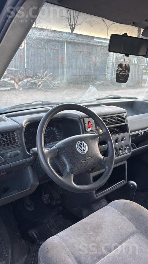 Sarkans Volkswagen T4 2001 Ventspils, ar dzinēja tilpumu 2.50 L un nobraukumu 375 tūkst. km par 1100 €, foto 4 vietnē AUTOMOTO.COM.LV
