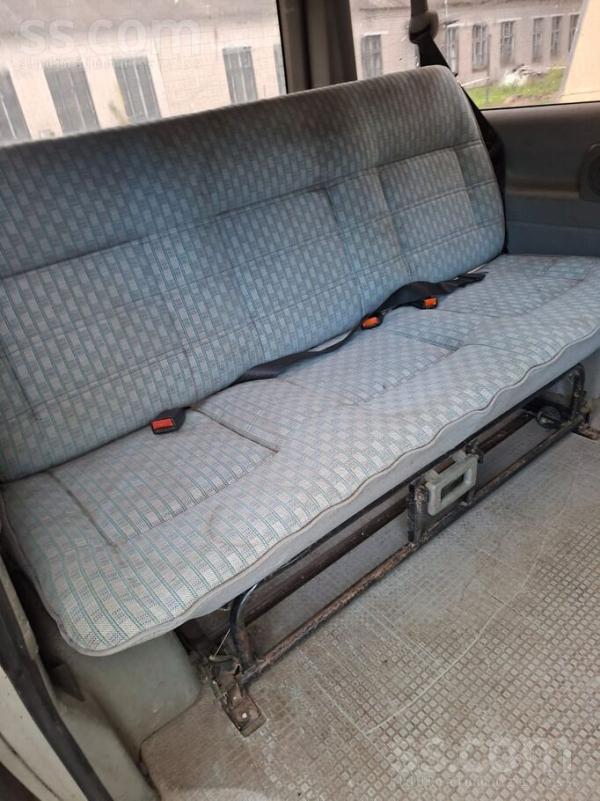 White Volkswagen T4 1992 in Riga, with an engine capacity of 2.40 L and mileage of 383 thousand km for 1500 €, photo 7 on AUTOMOTO.COM.LV