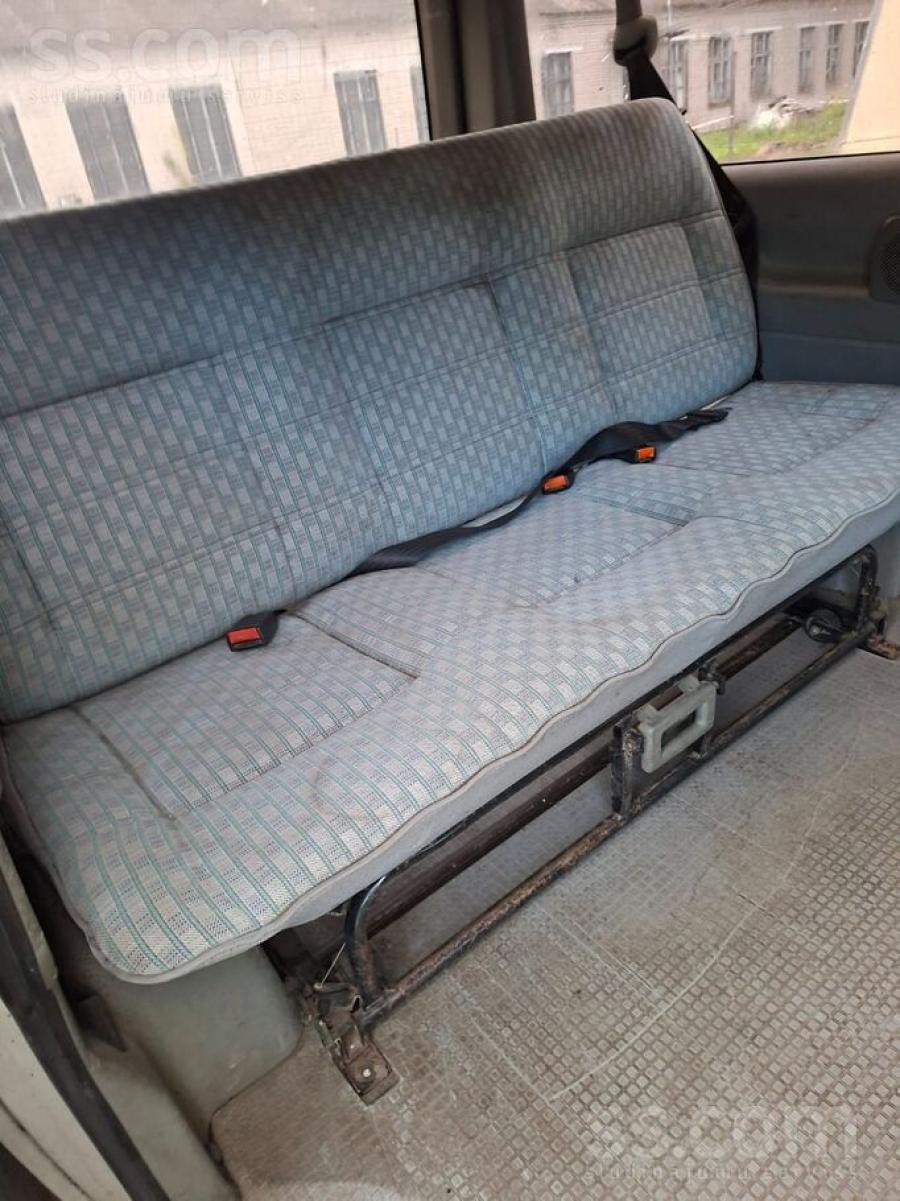 White Volkswagen T4 1992 in Riga, with an engine capacity of 2.40 L and mileage of 383 thousand km for 1500 €, photo 7 on AUTOMOTO.COM.LV