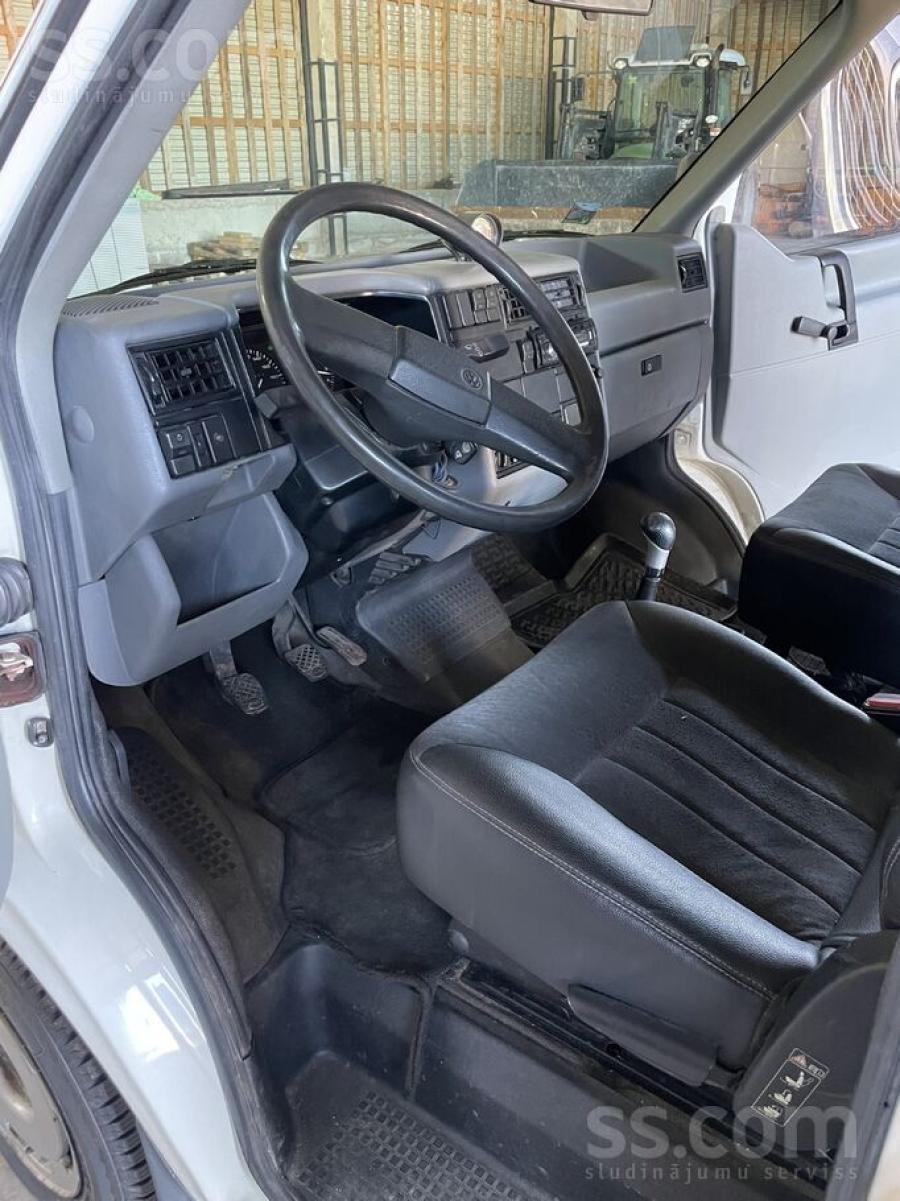 Balts Volkswagen T4 1994 Rīga, ar dzinēja tilpumu 2.00 L un nobraukumu 500 tūkst. km par 3500 €, foto 3 vietnē AUTOMOTO.COM.LV