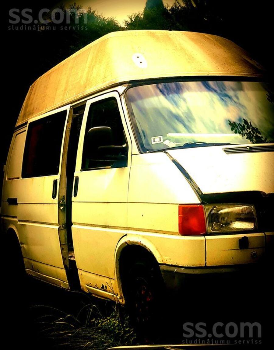 White Volkswagen T4 1994 in Riga, with an engine capacity of 2.50 L and mileage of 330 thousand km for 2000 €, photo 1 on AUTOMOTO.COM.LV