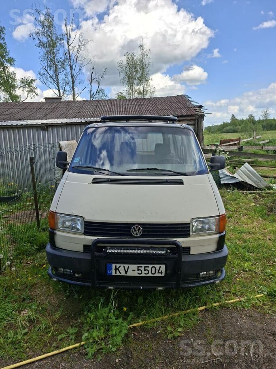 White Volkswagen T4 1995 in Saldus, with an engine capacity of 2.40 L and mileage of 400 thousand km for 2650 €, photo 2 on AUTOMOTO.COM.LV