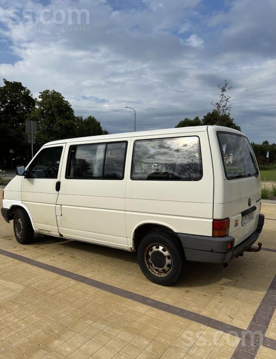 Balts Volkswagen T4 1995 Rīga, ar dzinēja tilpumu 1.90 L un nobraukumu 296 tūkst. km par 2500 €, foto 4 vietnē AUTOMOTO.COM.LV