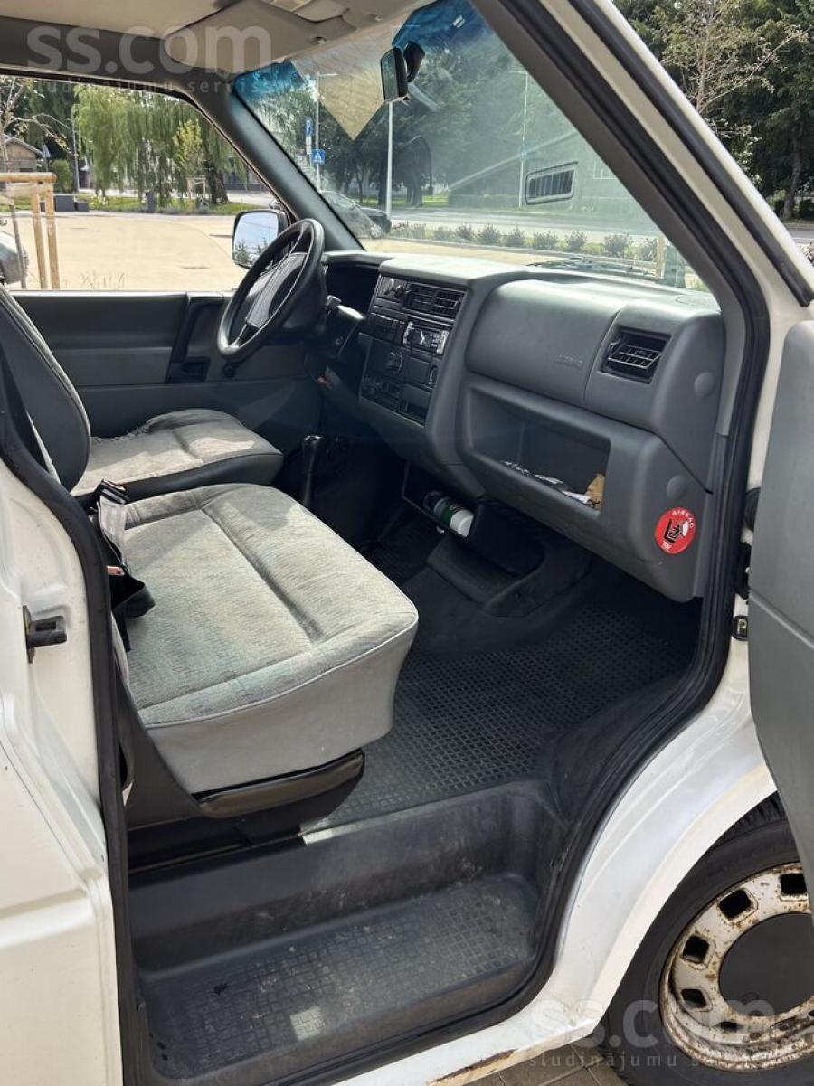 Balts Volkswagen T4 1995 Rīga, ar dzinēja tilpumu 1.90 L un nobraukumu 296 tūkst. km par 2500 €, foto 8 vietnē AUTOMOTO.COM.LV